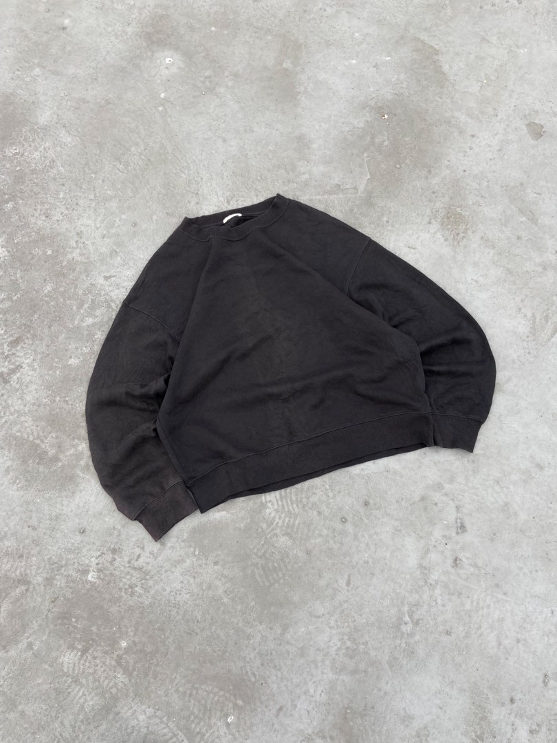 GU Uniqlo Sweater, Men's Fashion, Coats, Jackets and Outerwear on Carousell