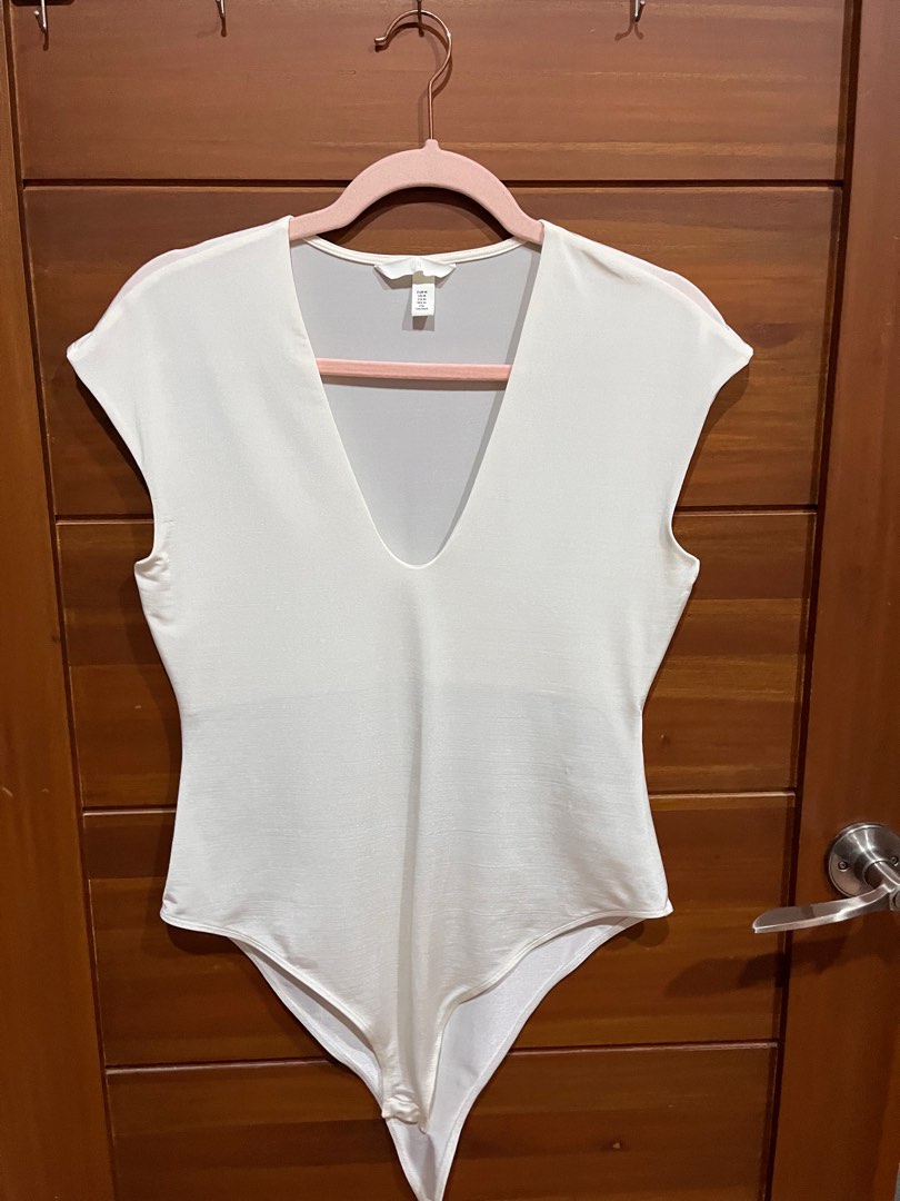 Hnm white top, Women's Fashion, Tops, Sleeveless on Carousell