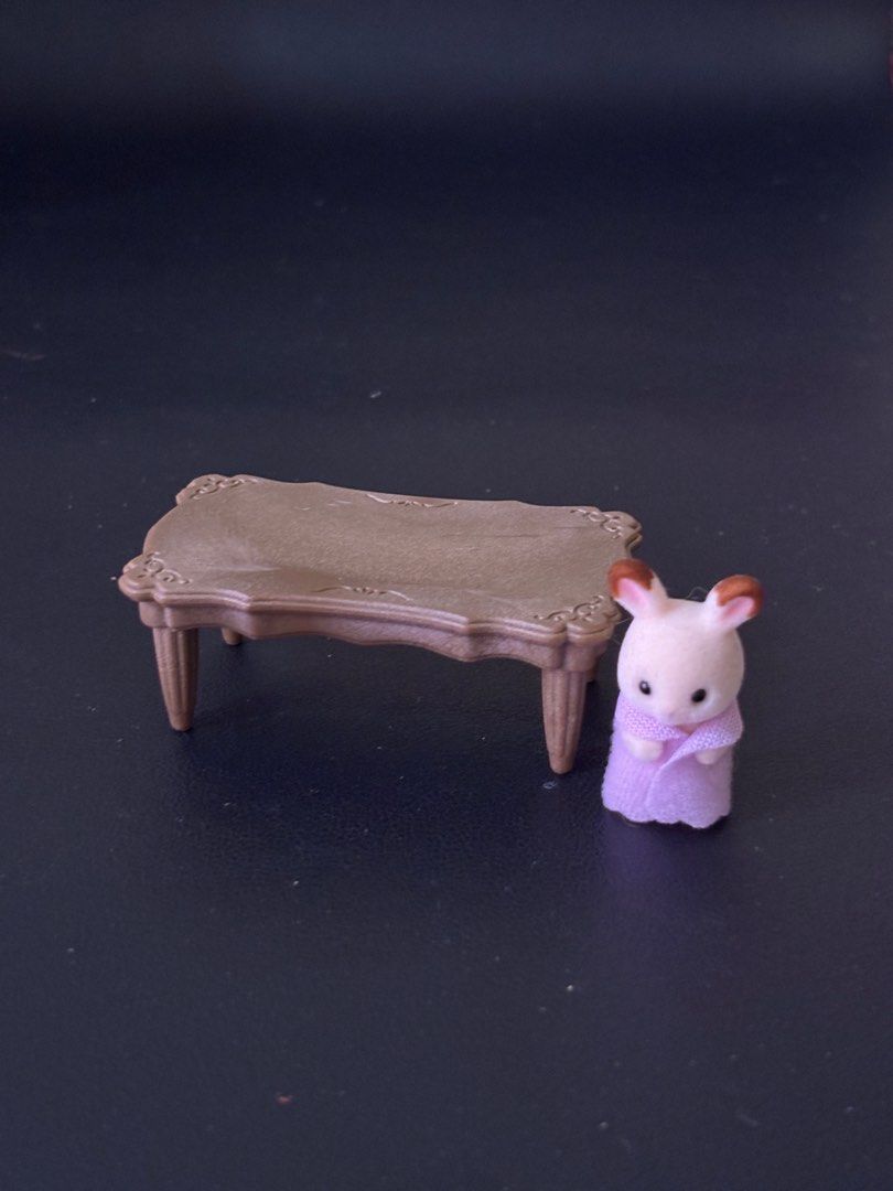 Sylvanian Family: table, Hobbies & Toys, Toys & Games on Carousell