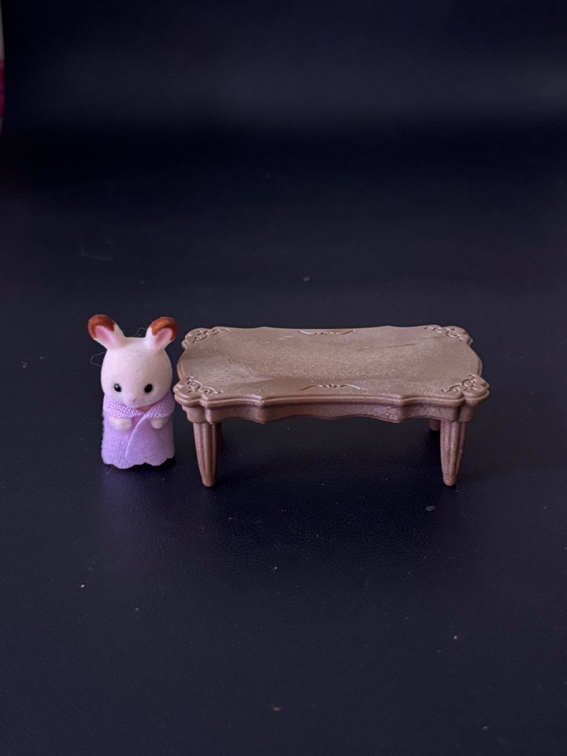 Sylvanian Family: table, Hobbies & Toys, Toys & Games on Carousell
