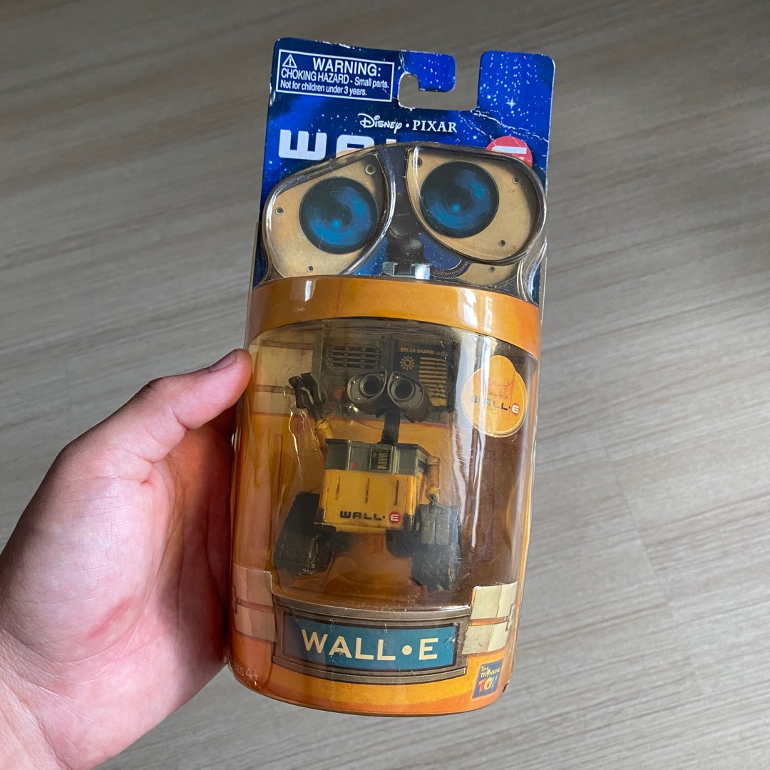 Wall-E Figure, Hobbies & Toys, Collectibles & Memorabilia, Vintage Collectibles on Carousell