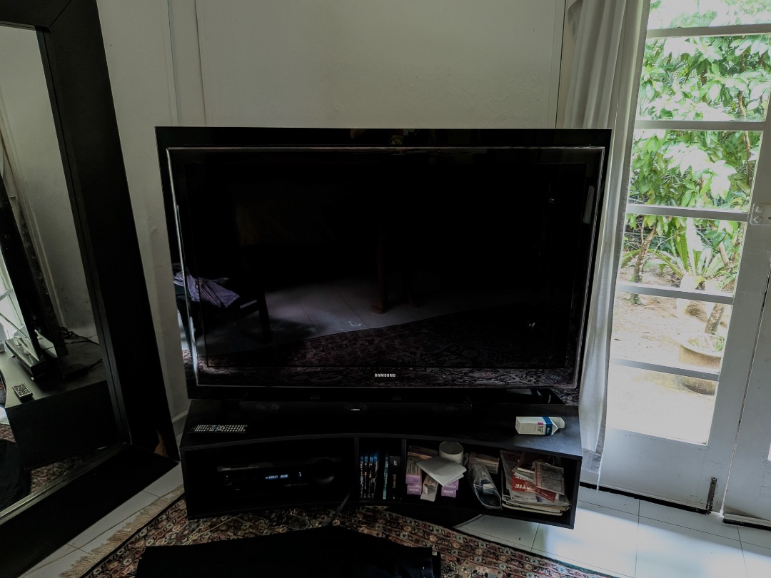Yamaha SB 301 + Samsung TV (Needs repairs) + TV / Electronics stand, TV ...
