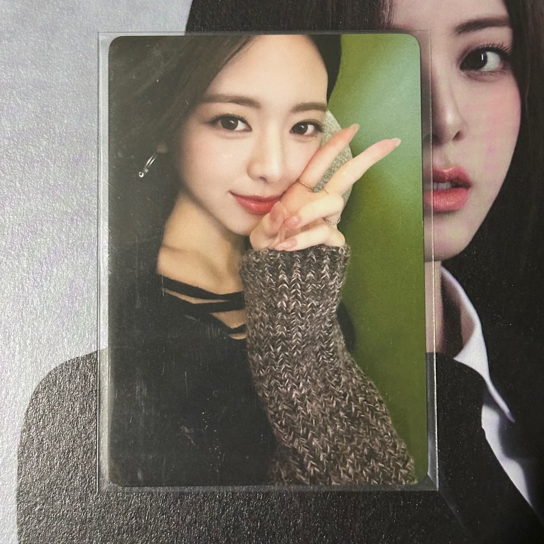 ITZY Yuna Ringo Cafe pc, Hobbies & Toys, Memorabilia & Collectibles, K ...