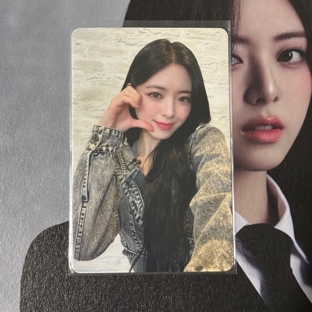 ITZY Yuna Ringo Japan Venue limited, Hobbies & Toys, Memorabilia ...