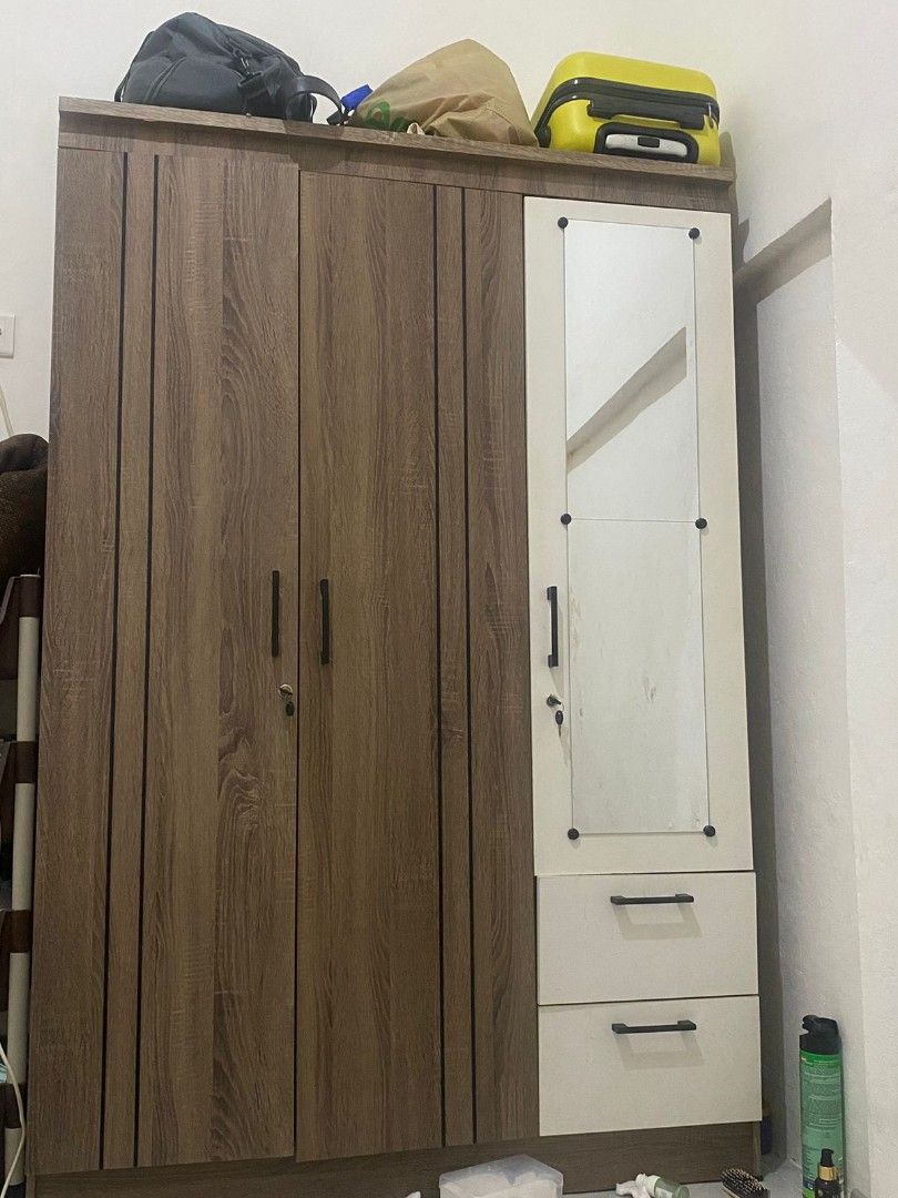 Lemari, Perabotan Rumah di Carousell