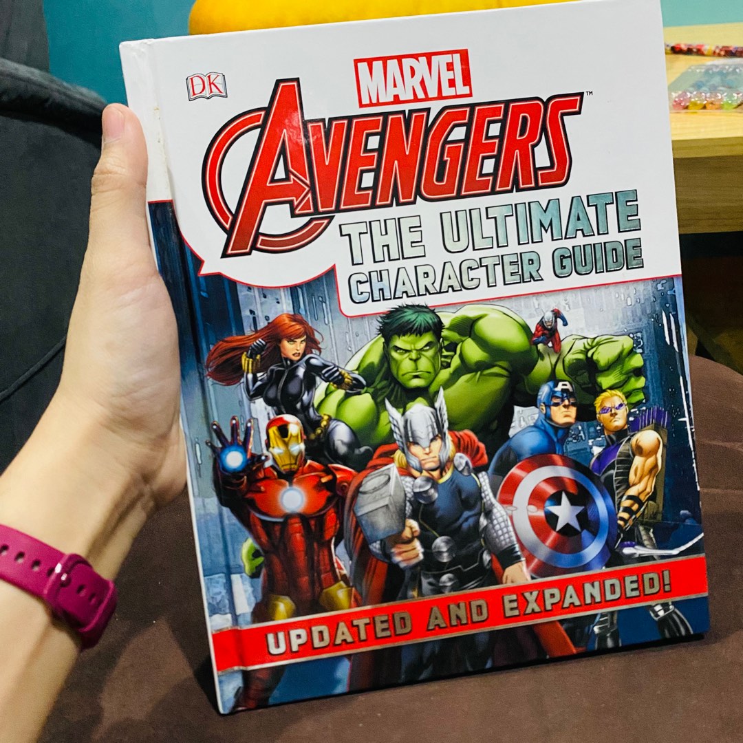 MARVEL AVENGERS ULTIMATE CHARACTER GUIDE, Hobbies & Toys, Books ...