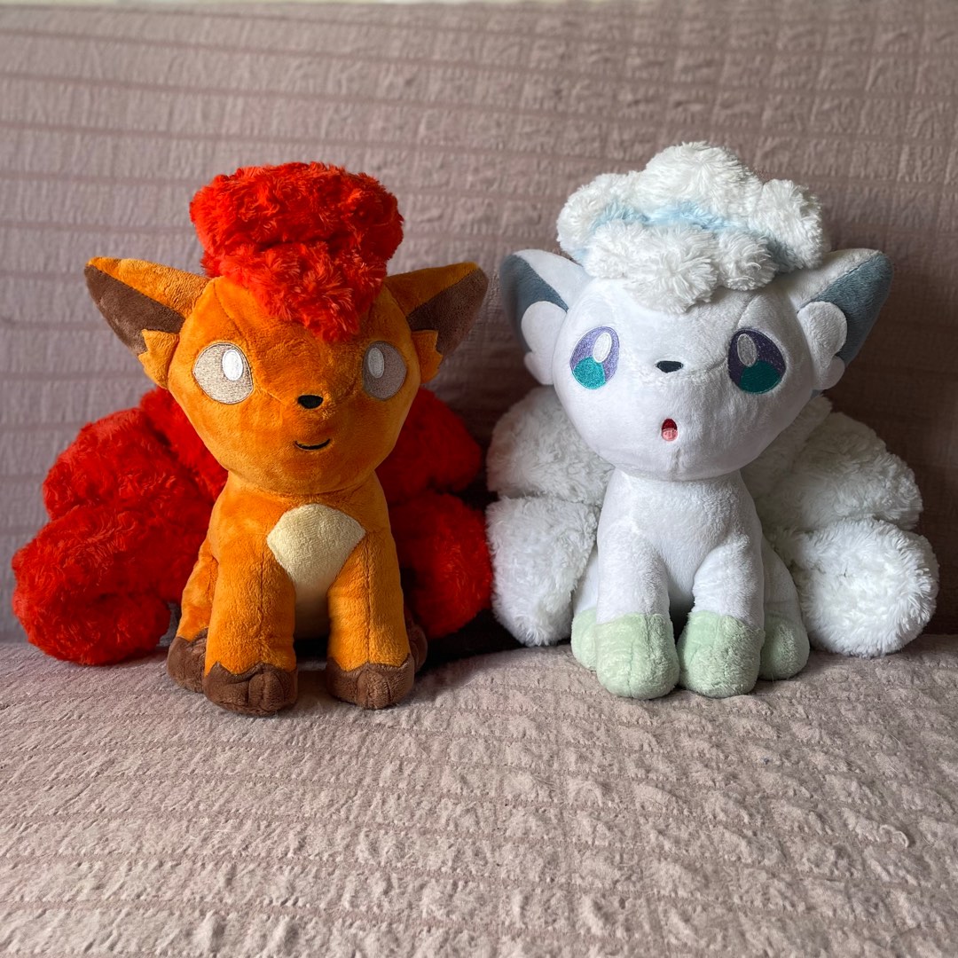 Pokemon Center (Crystal Season) : Alolan & Kanto Vulpix, Hobbies & Toys ...