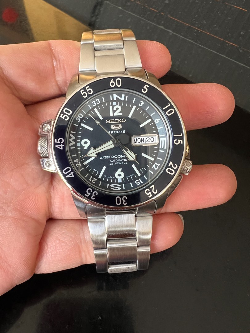 Seiko 5 sports SKZ211K1 Land shark Atlas, Men's Fashion, Watches ...