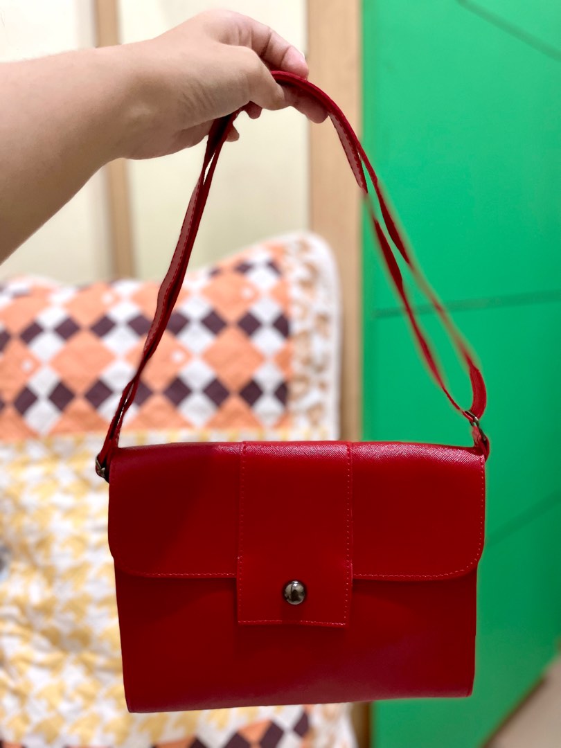 (NEW) Tas Louvre Paris, Tas Merah, Sling Bag, Fesyen Wanita, Tas ...