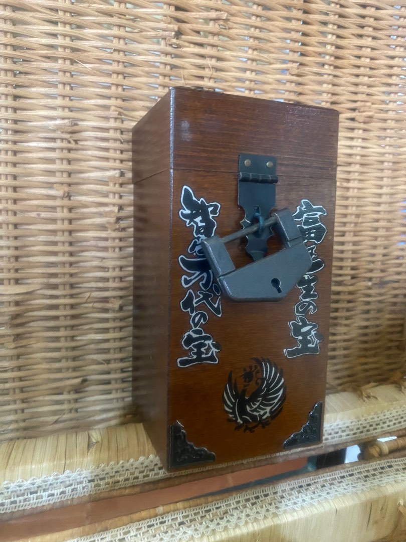Unique Vintage Box with rare lock and key (6 x 3 x 3 inches), Hobbies ...