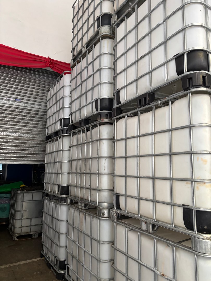 Used clean 1000L IBC tank, Everything Else on Carousell