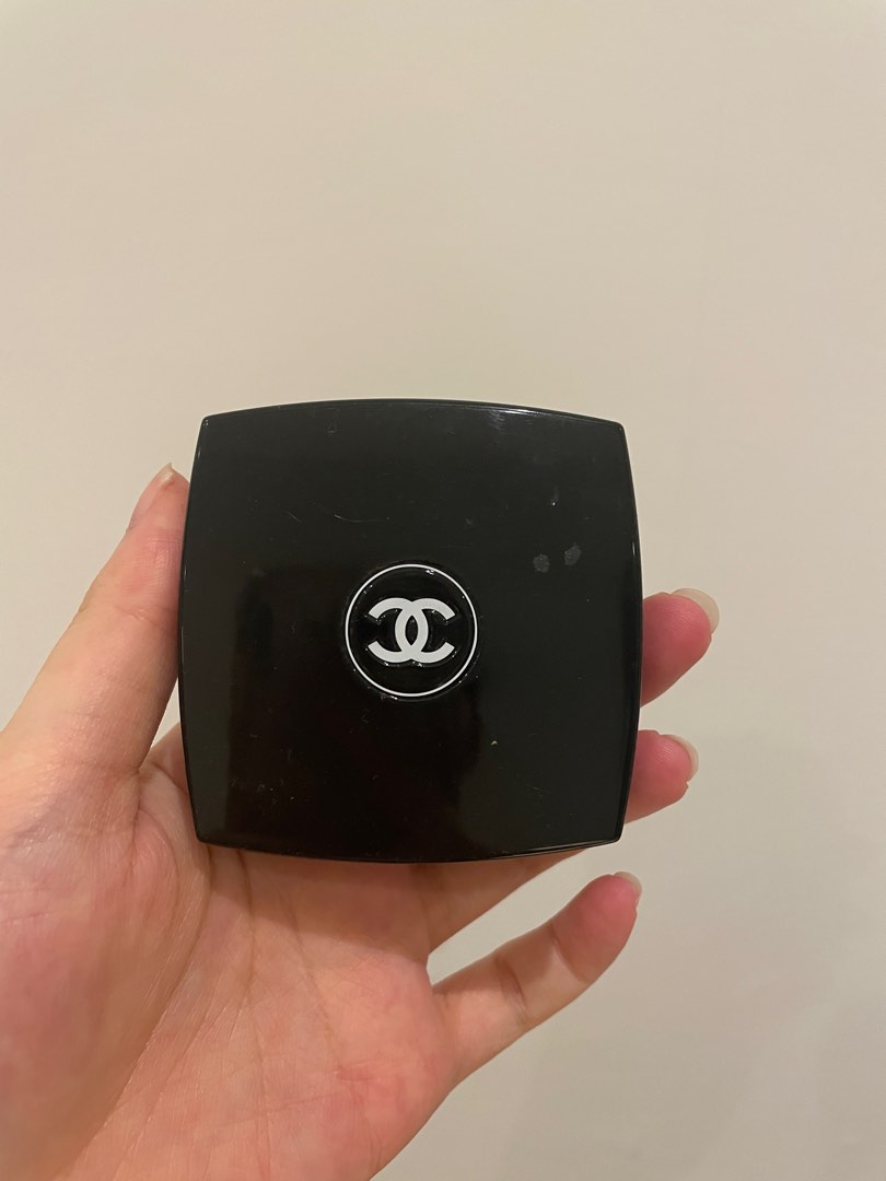 Chanel compact powder, Kesehatan & Kecantikan, Rias Wajah di Carousell