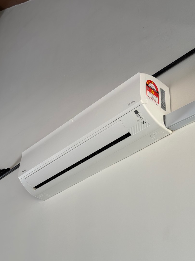 2HP Inverter wall aircond DAIKIN, TV & Home Appliances, Washing ...