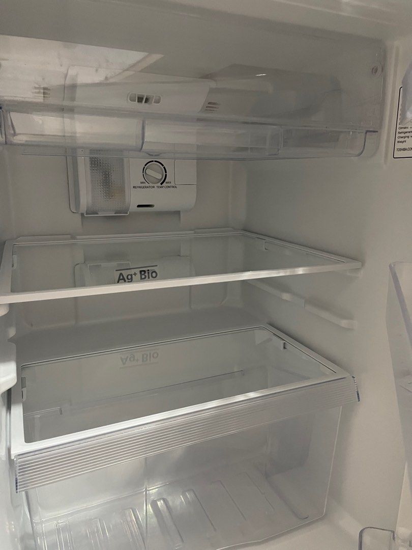 Peti ais / sejuk fridge Toshiba 2 Door Refrigerator(220L) GR-RT230WE ...