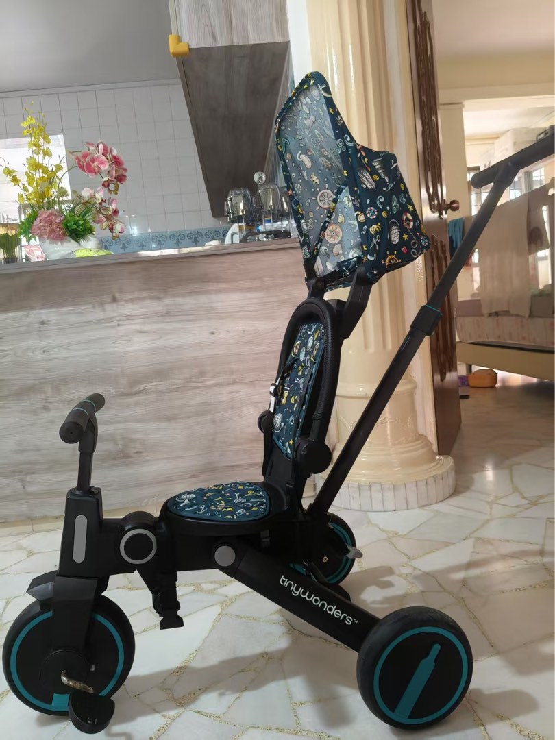 tinywonders scroller + free scooter, Babies & Kids, Going Out ...