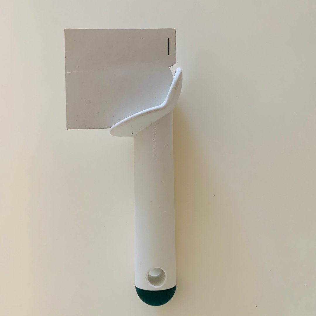 Tupperware pizza cutter slicer, Furniture & Home Living, Kitchenware ...