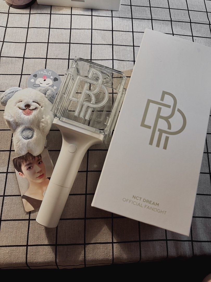 WTS NCT DREAM LIGHTSTICK VER2, Hobbies & Toys, Collectibles ...