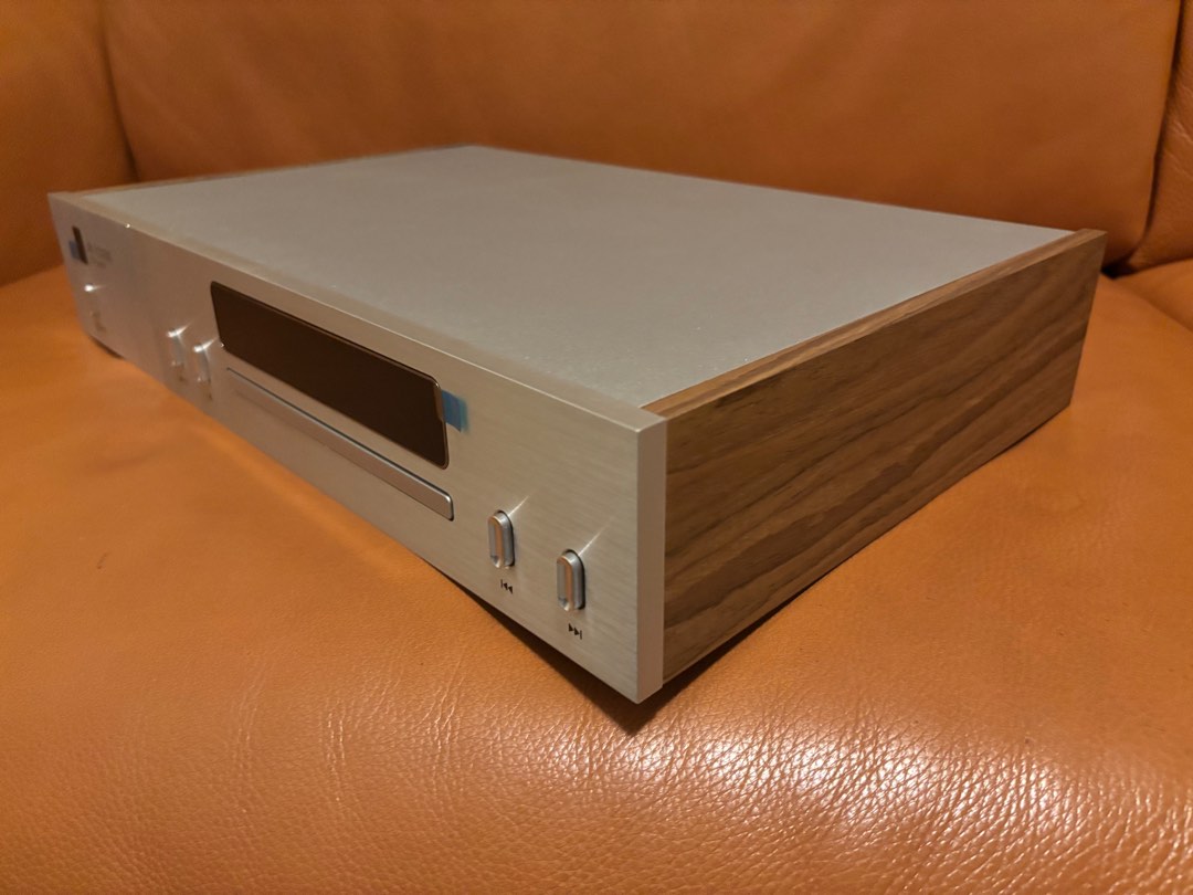 JBL CD350 Classic CD Player, Audio, Portable Music Players on Carousell