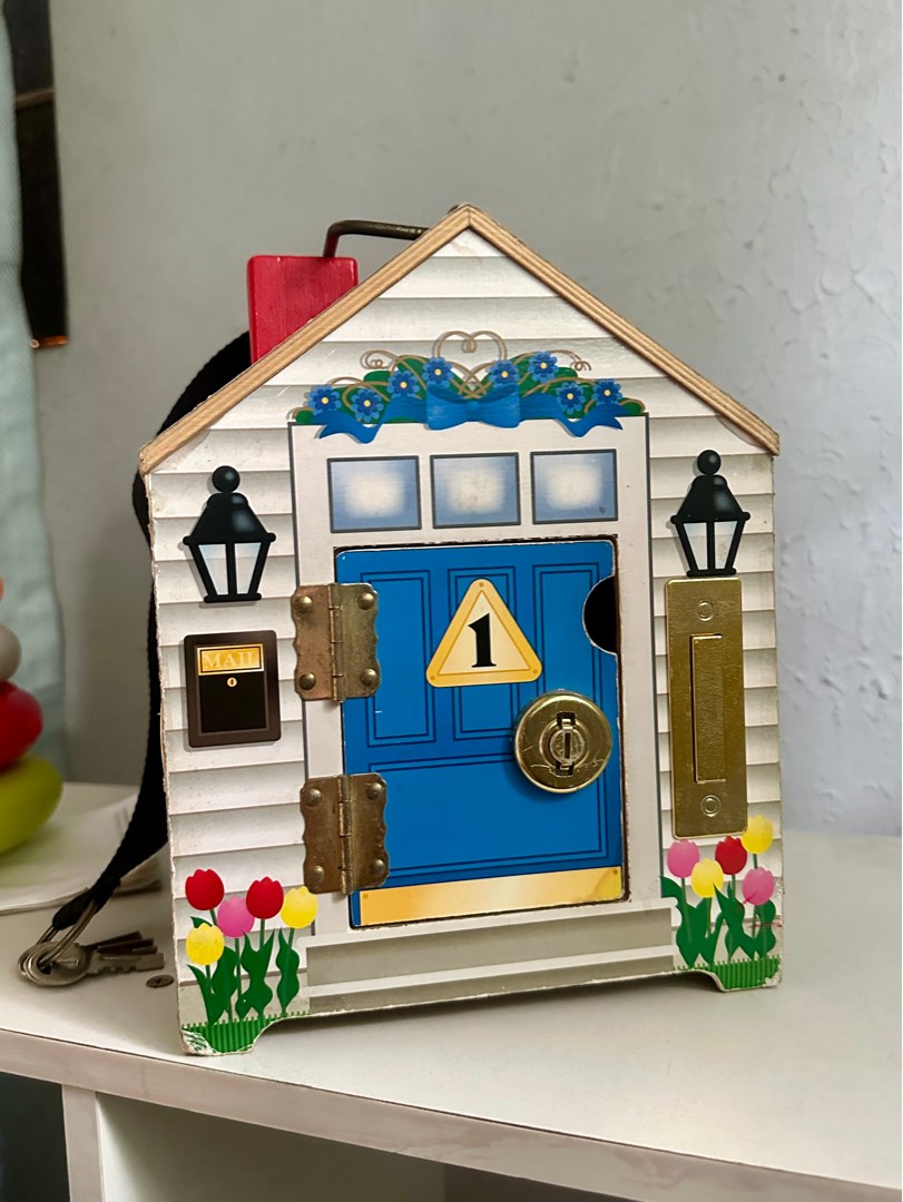 Melissa & Doug Wooden Doorbell house with 4 keys, Hobbies & Toys, Toys ...