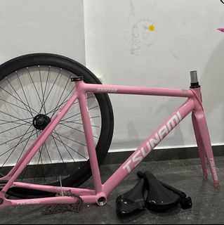 Pearl white tsunami frame set , Sports Equipment, Bicycles & Parts ...