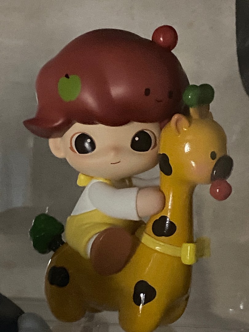 Popmart dimoo animal kingdom foodie giraffe, Hobbies & Toys, Toys ...