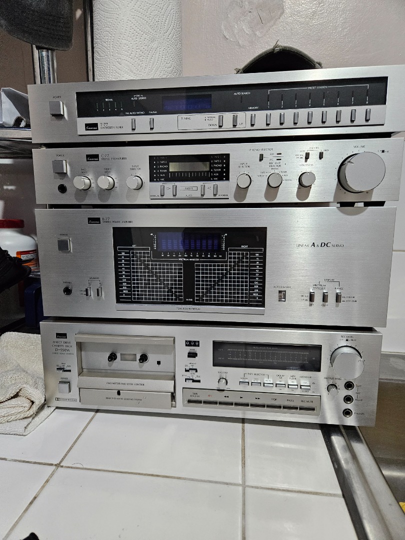 Sansui B-77 power amplifier, C-77 pre amplifier, T-77 Shytesizer tuner ...