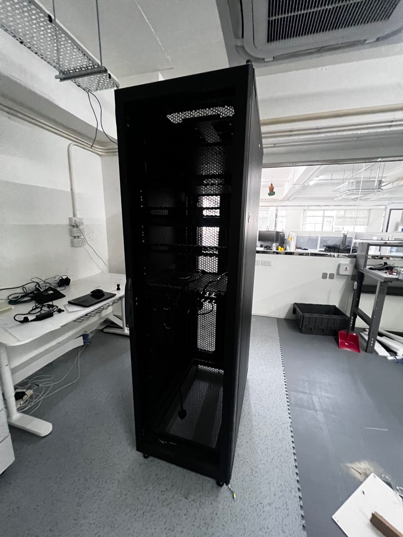 Server rack 42u, 電腦＆科技, 商務用科技產品 - Carousell