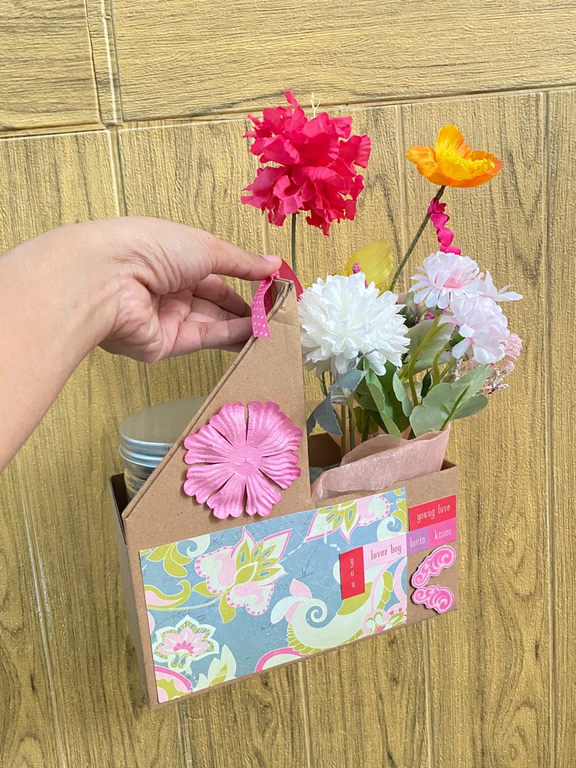 Bloom Box/ Valentine Gift Box/ Artificial Flowers, Desain & Kerajinan ...