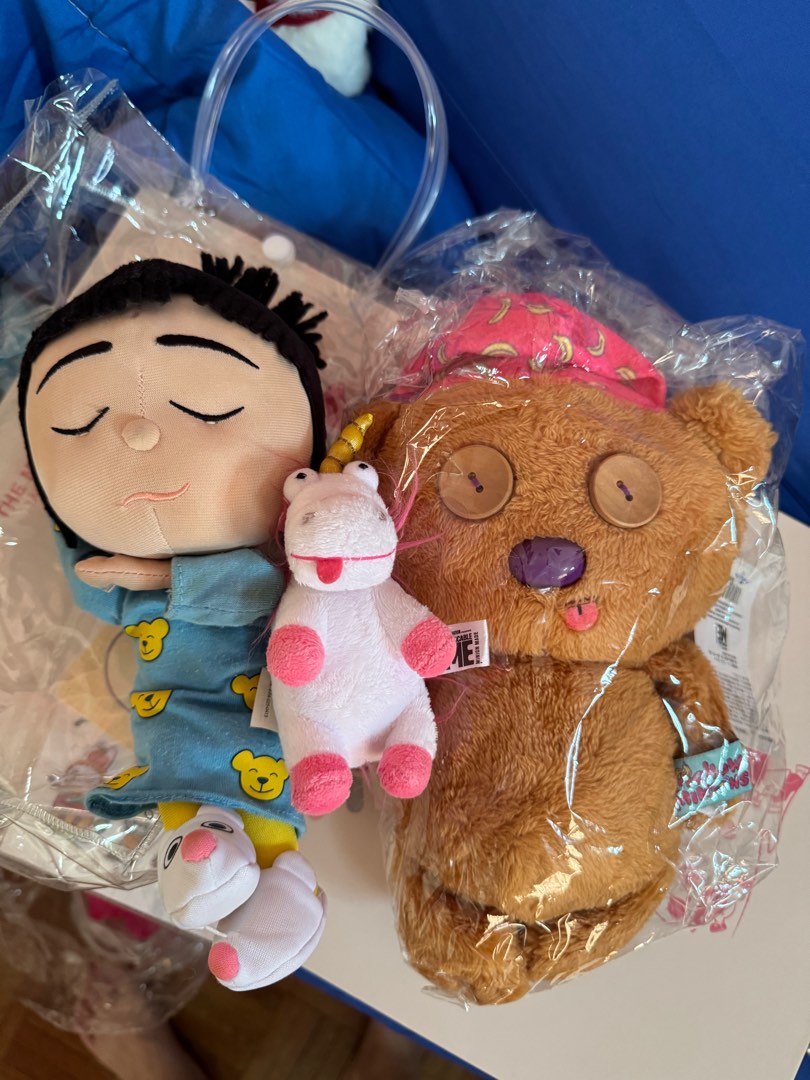 Despicable Me Minion Tim Bear and the Girl (SET), Hobbies & Toys, Toys ...