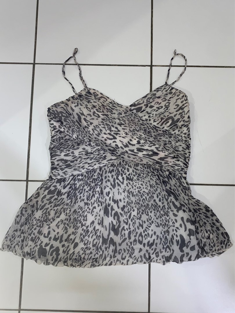 gyaru top, Women's Fashion, Tops, Sleeveless on Carousell