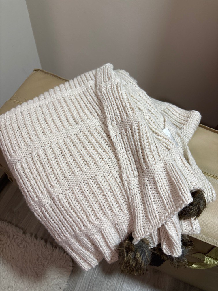 Hooga sofa throw, Furniture & Home Living, Home Decor Accessories ...