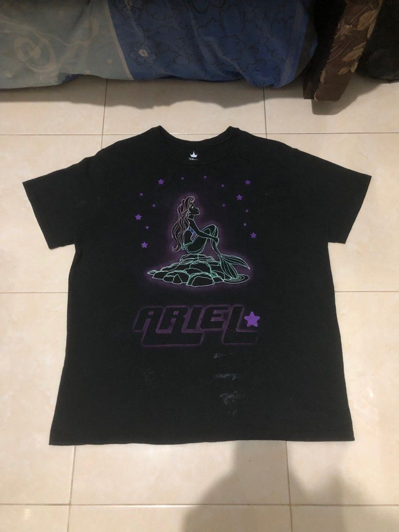 Mad Engine x Disney Princess Kaos hitam gambar Ariel dari film kartun ...