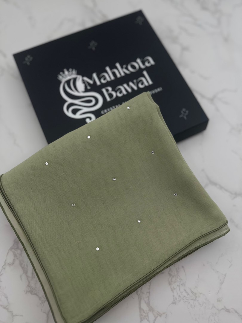 Mahkota bawal crystal from swarovski, Women's Fashion, Muslimah Fashion ...
