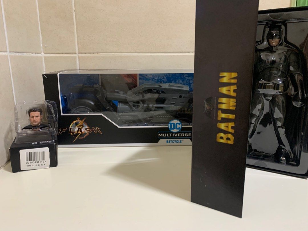 McFarlane DC Multiverse Batcycle + Fondjoy Ben Affleck/Batfleck Batman ...