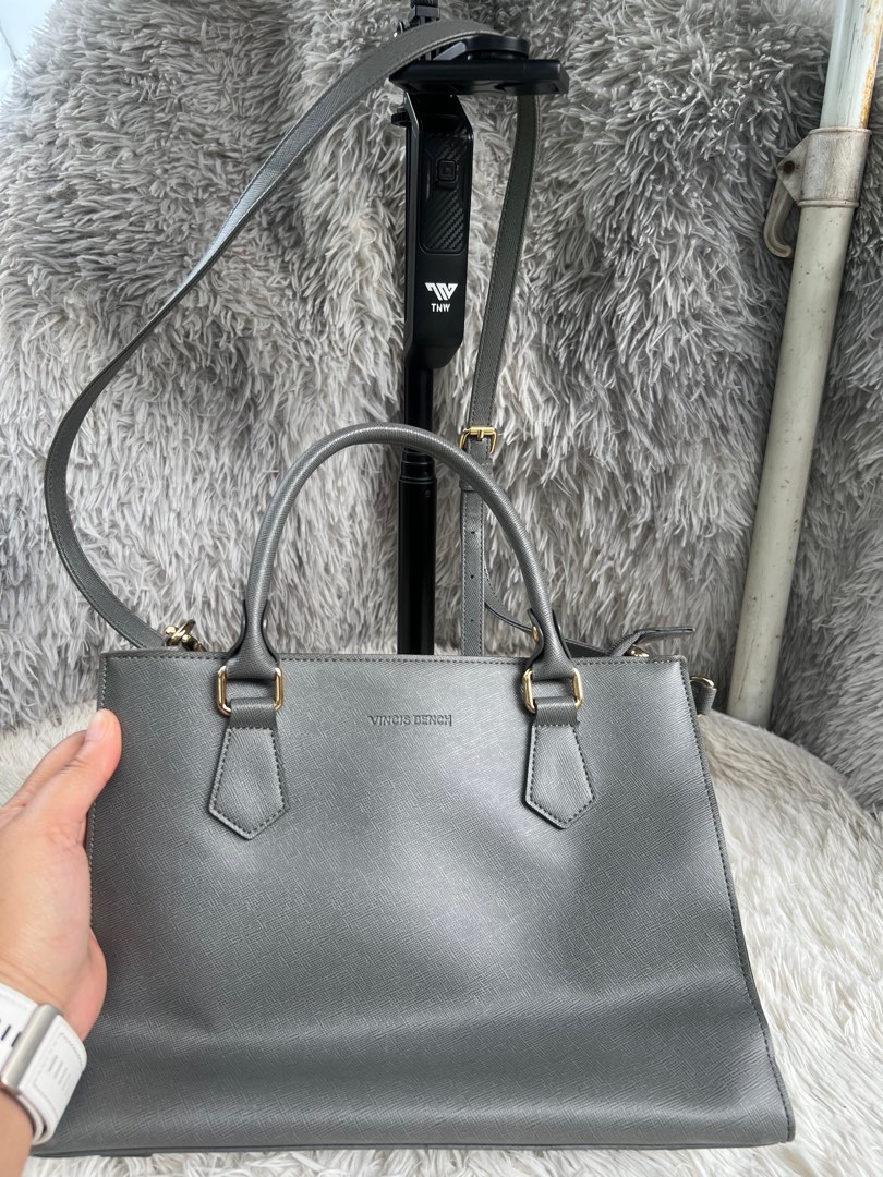 OG Vincis Bench Sling bag (Preloved), Women's Fashion, Bags & Wallets ...