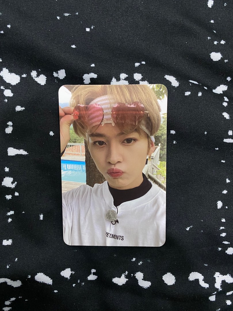 STRAY KIDS LEE KNOW DOUBLE SIDED OFFICIAL PHOTOCARD, Hobbies & Toys ...