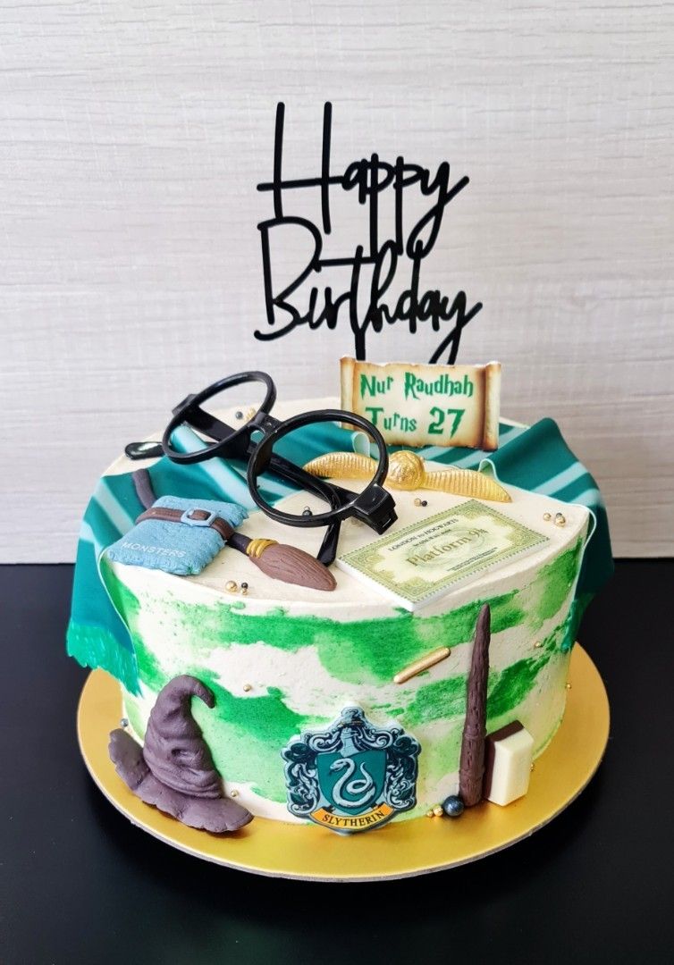 Super soft and Moist Slytherin Harry Potter themed cake, Food & Drinks ...