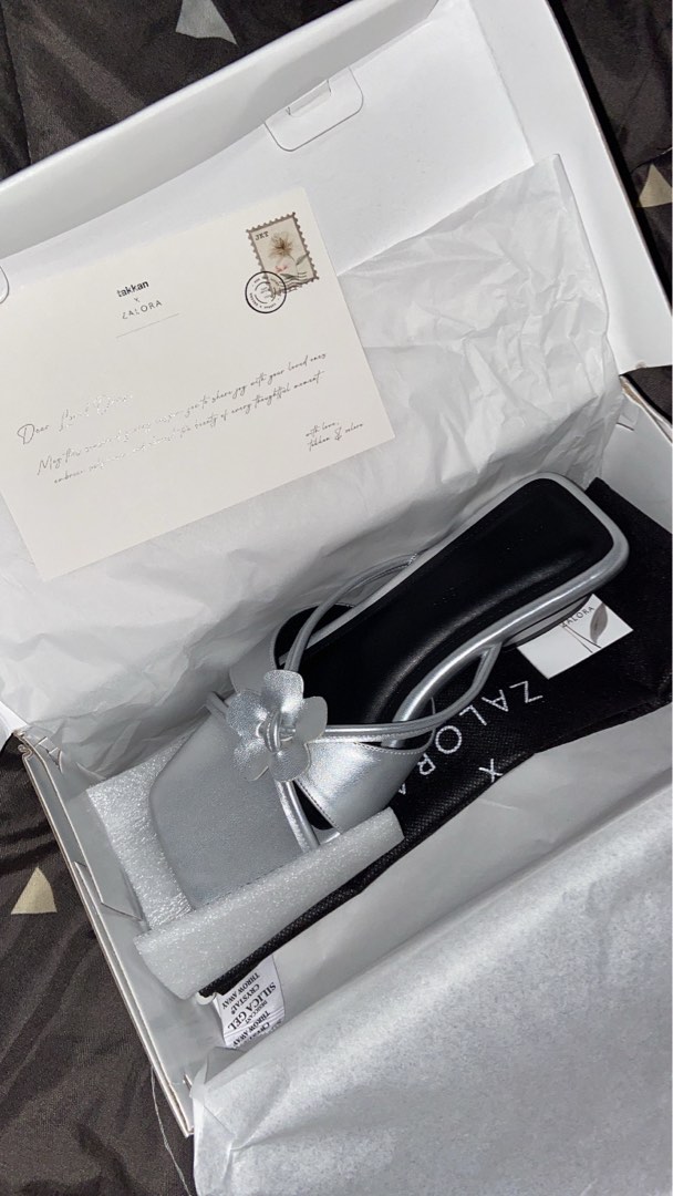 takkan x zalora, Women's Fashion, Footwear, Flats on Carousell