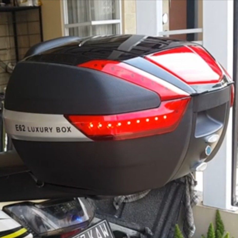 Top Box Motor Luxury E62 38 L Dilengkapi Lampu Led dan Backrest Not ...