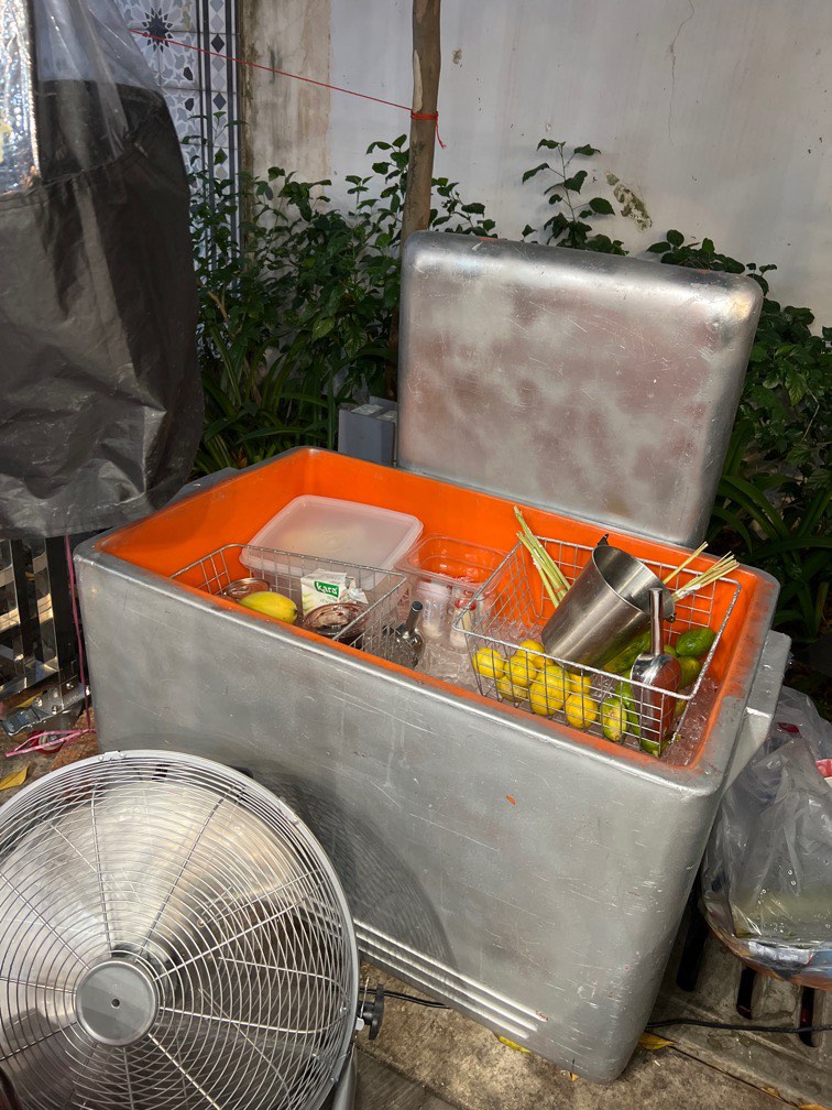100L ice box, Furniture & Home Living, Outdoor Furniture on Carousell