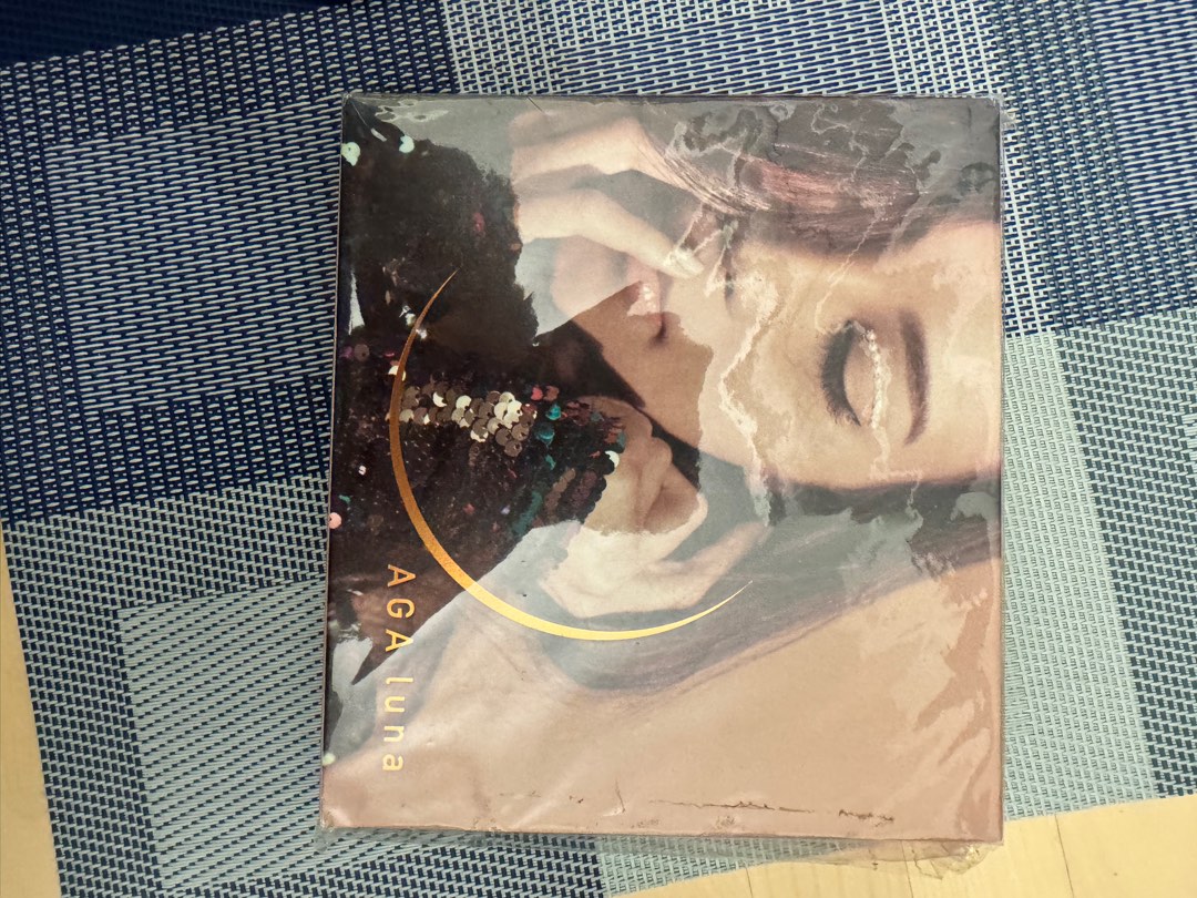 Aga 江海迦 Luna 大碟CD 2nd edition, 興趣及遊戲, 音樂、樂器 & 配件, 音樂與媒體 - CD 及 DVD - Carousell