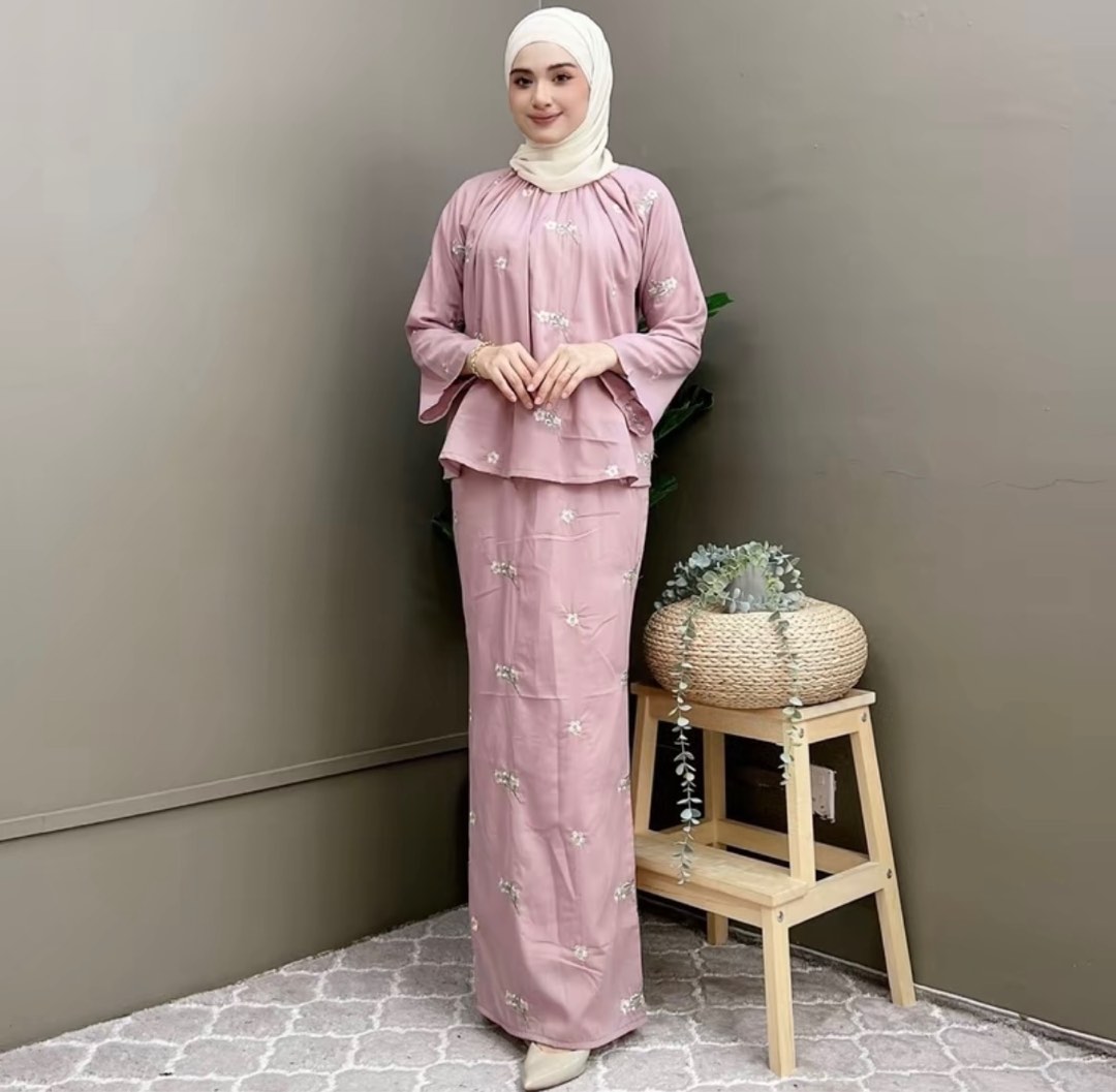 Ain norie cotton sulam kurung, Women's Fashion, Muslimah Fashion, Baju ...