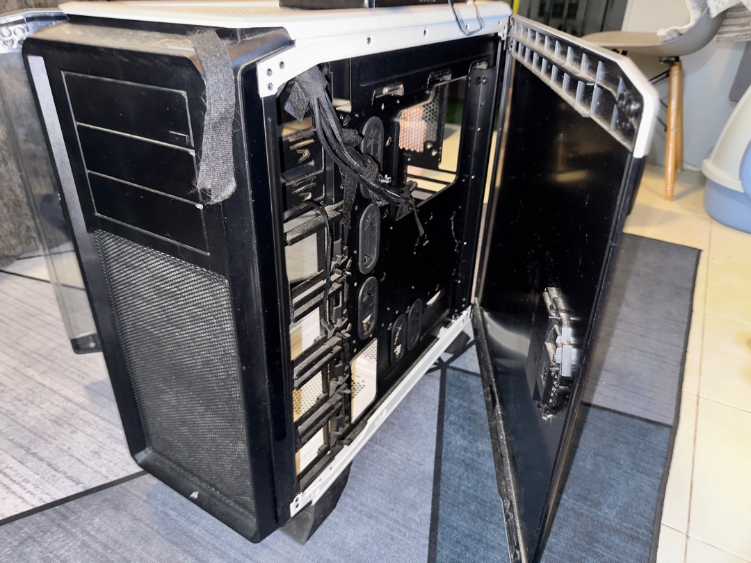 Corsair big case include 2 big fan with red led infront, Computers ...