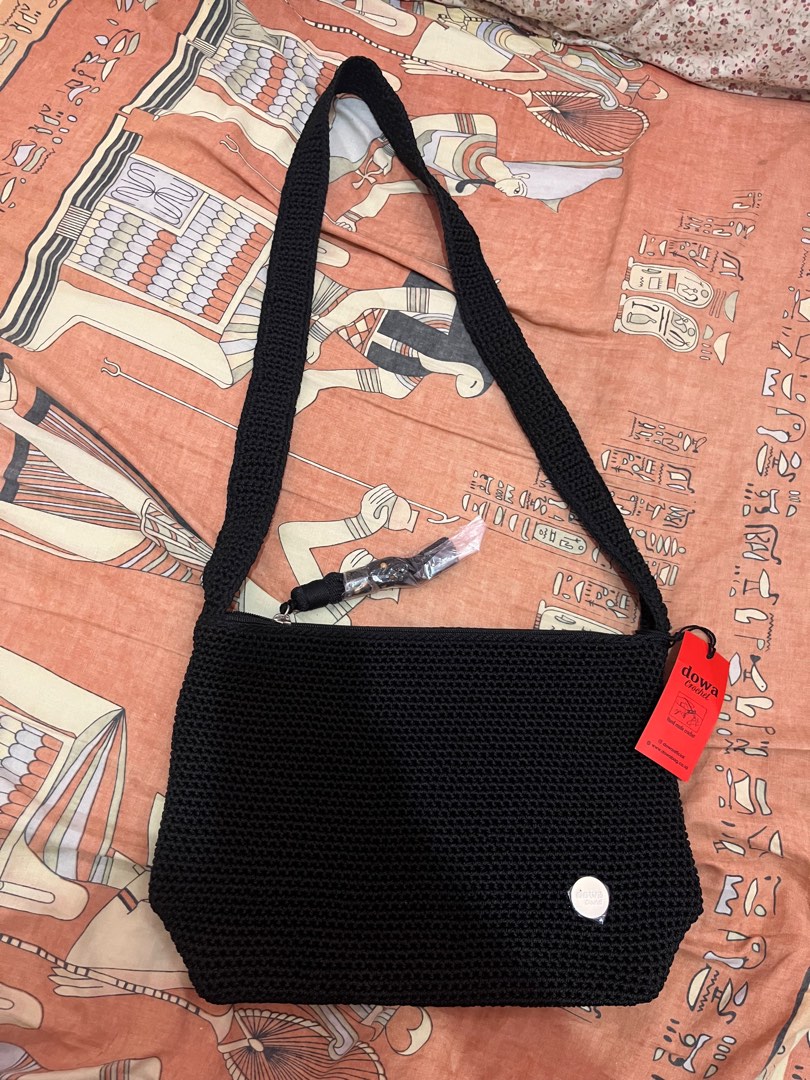 dowa crochet slingbag black tas rajut, Fesyen Wanita, Tas & Dompet di ...