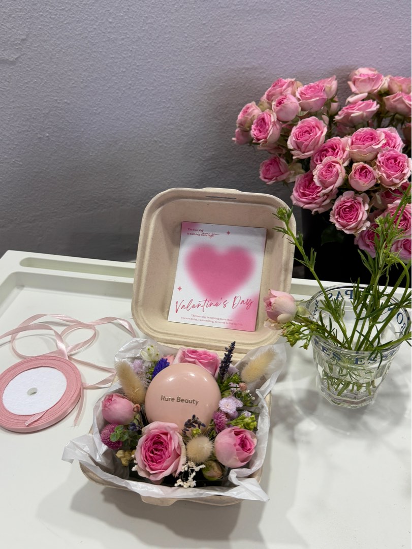 Flower Bento Box, Hobbies & Toys, Flowers & Bouquets on Carousell