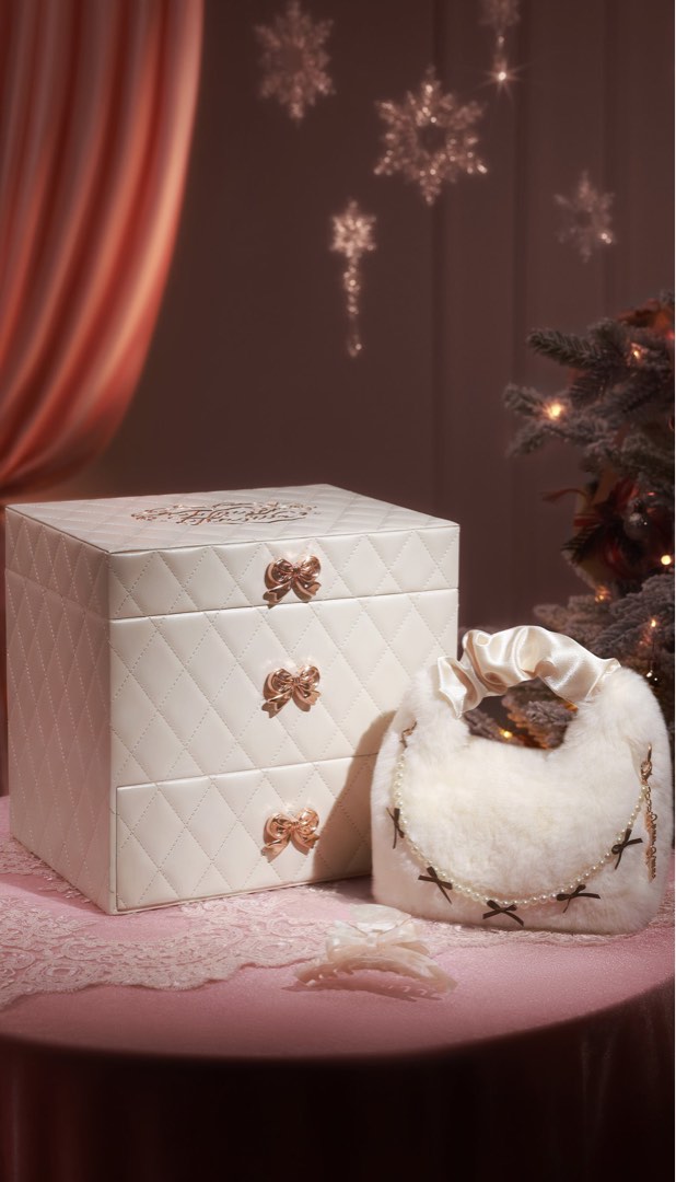 Flower Knows Limited edition Storage Box with fluffy bag, Beauty & Personal Care, Face, Makeup ...