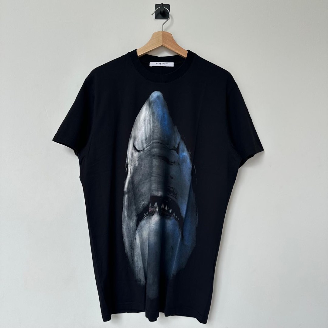 Givenchy shark tee#1806, Fesyen Pria, Pakaian , Atasan di Carousell