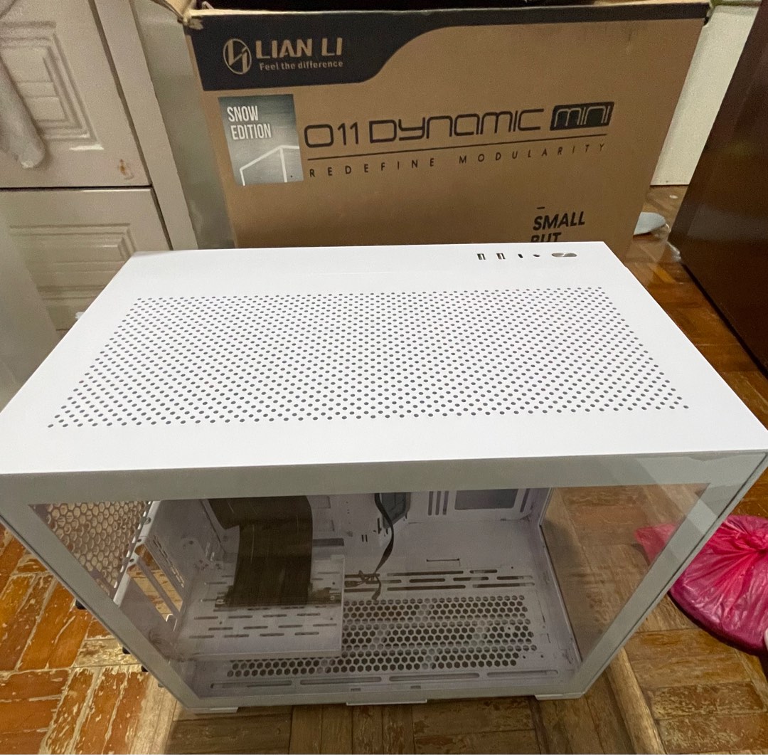 Lian Li Dynamic Mini with Vertical Bracket Kit, Computers & Tech, Parts ...