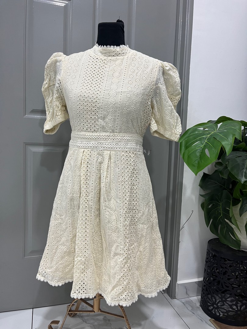 Mii Crochet/Sulam Tebuk Mini Dress In Cream, Women's Fashion, Dresses ...