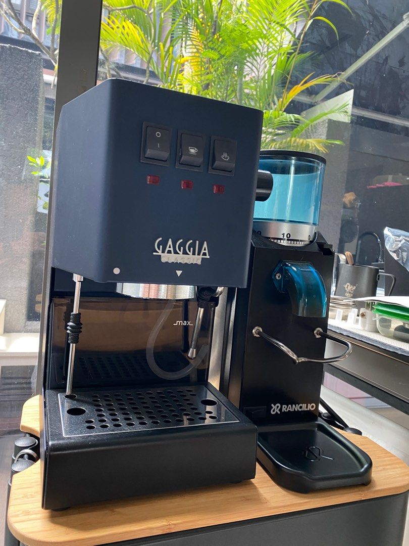 Professional Coffee Machine + Grinder + Transformer - Gaggia Classic ...